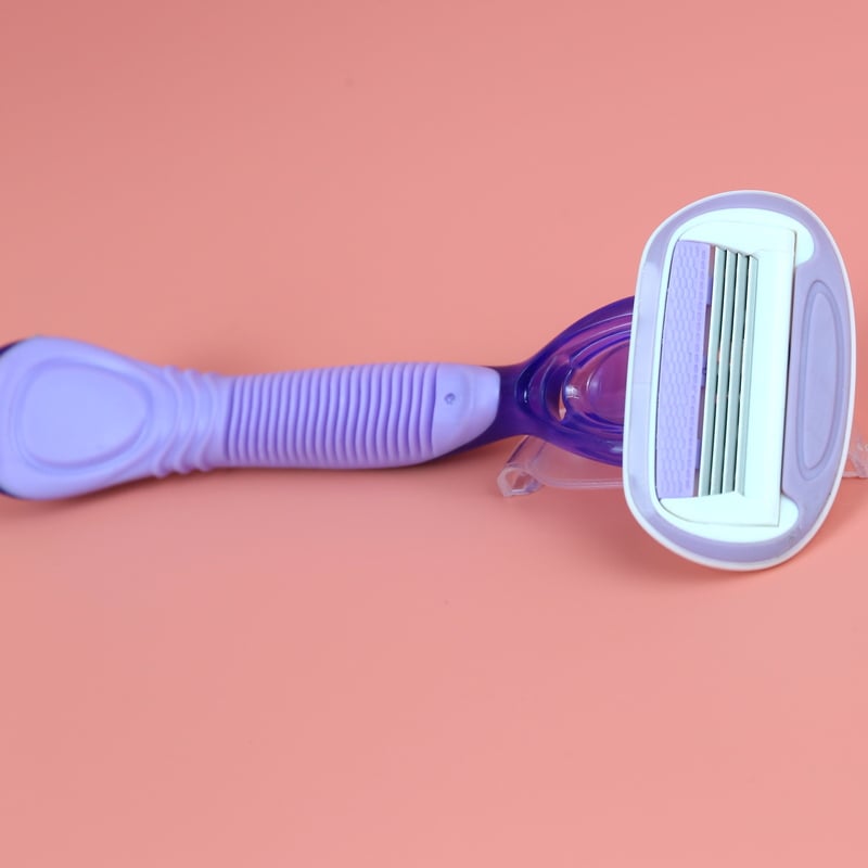 4-layer Blade Professional Grade Purple Disposable Razor